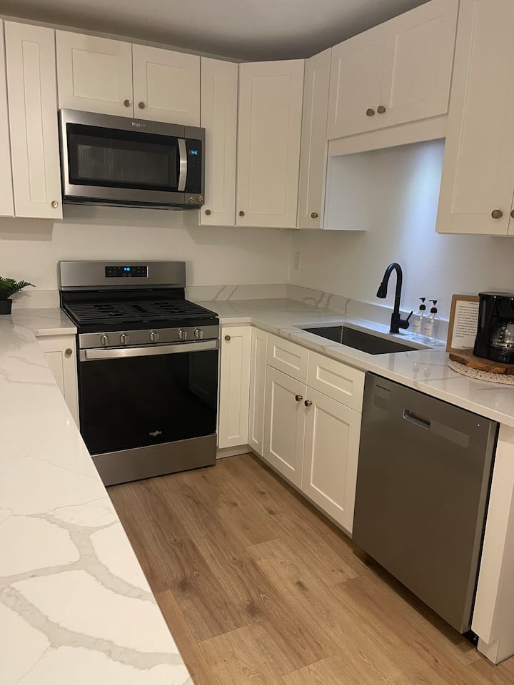 Quaint Apartment In St. Charles - West Chicago, IL