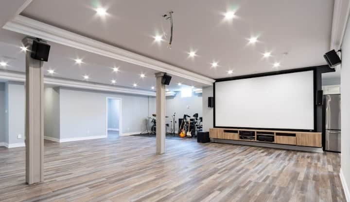 Movie Nights In A Comfy 2 Bedroom Apartment - Brampton