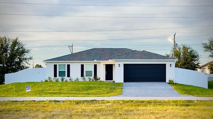 Villa Paz: Casa Familiar Con Patio Cercado. - Cape Coral, FL