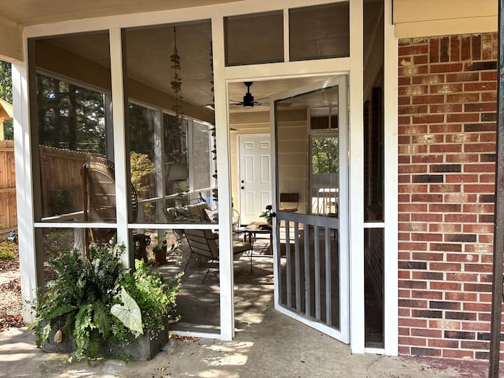 One Mile To Grove/square - Oxford, MS