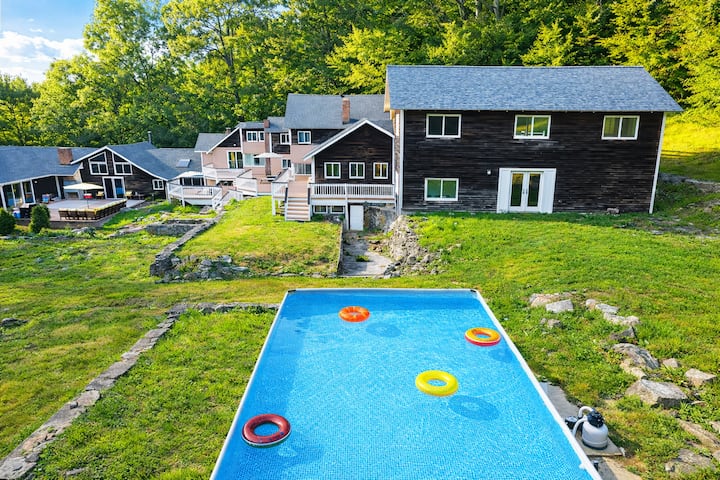 Artist's Estate With Private Pool & Game Room - Brewster, NY