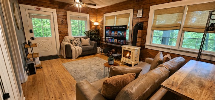 Fall Foliage Cabin: Hot Tub + Ev Charger + 500mbps - North Carolina