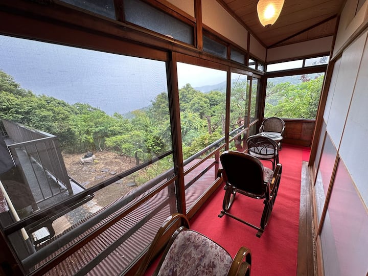 熱海駅から車10分.ocean一望.貸別荘.bbq.薪ストーブ.無料駐車場付き.ピアノ付き - Atami