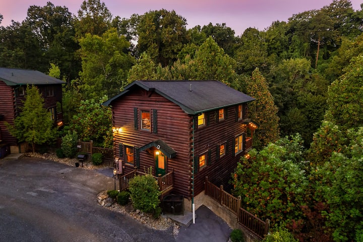 Cozy Fireplace Theater Hot Tub Gameroom - Gatlinburg, TN