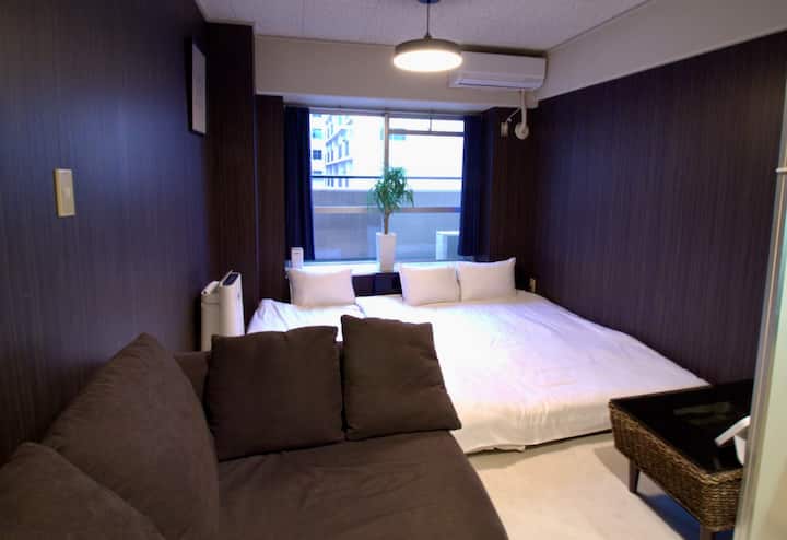 【博多駅まで徒歩6分】urban Stay 博多 #707 Wi-fi,最上階の4人部屋 - Japan