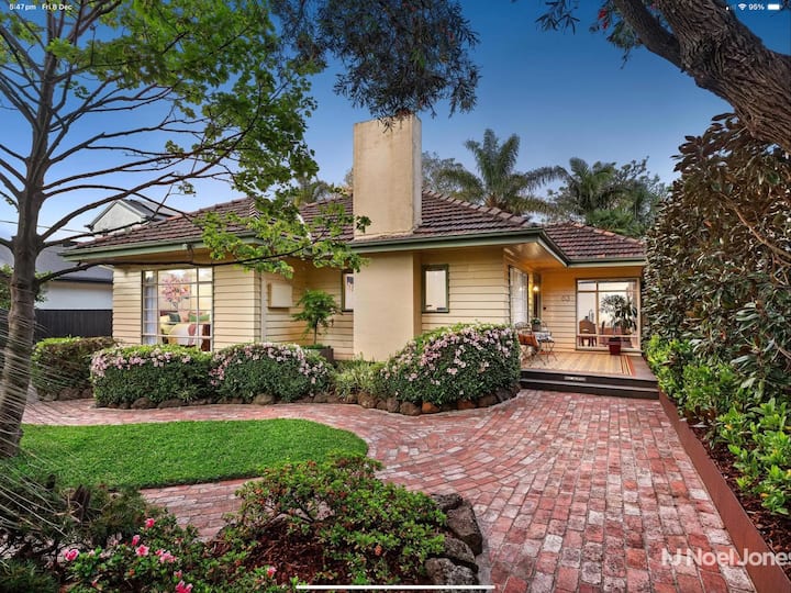 Charming Renovated Cottage - Bayswater