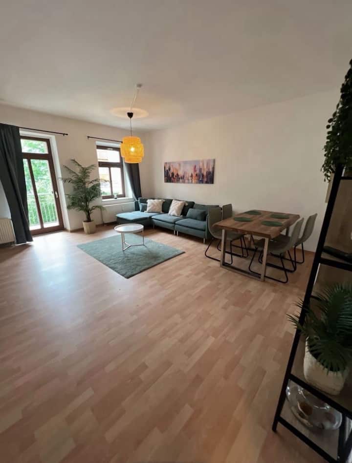 Großes Zentrales Apartment + Balkon + Stellplatz - Kapellenberg