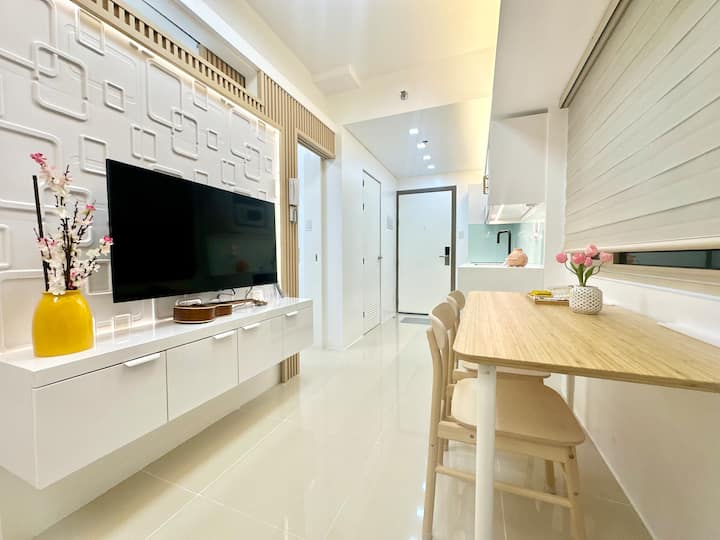 Amazing Views! Modern Home Near Picc Moa Airport - Manila