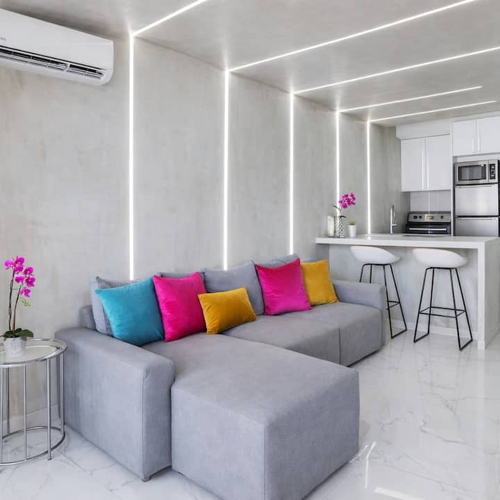 Condado Beach Direct Access 2/1 Balcony + Pool - San Juan, Puerto Rico