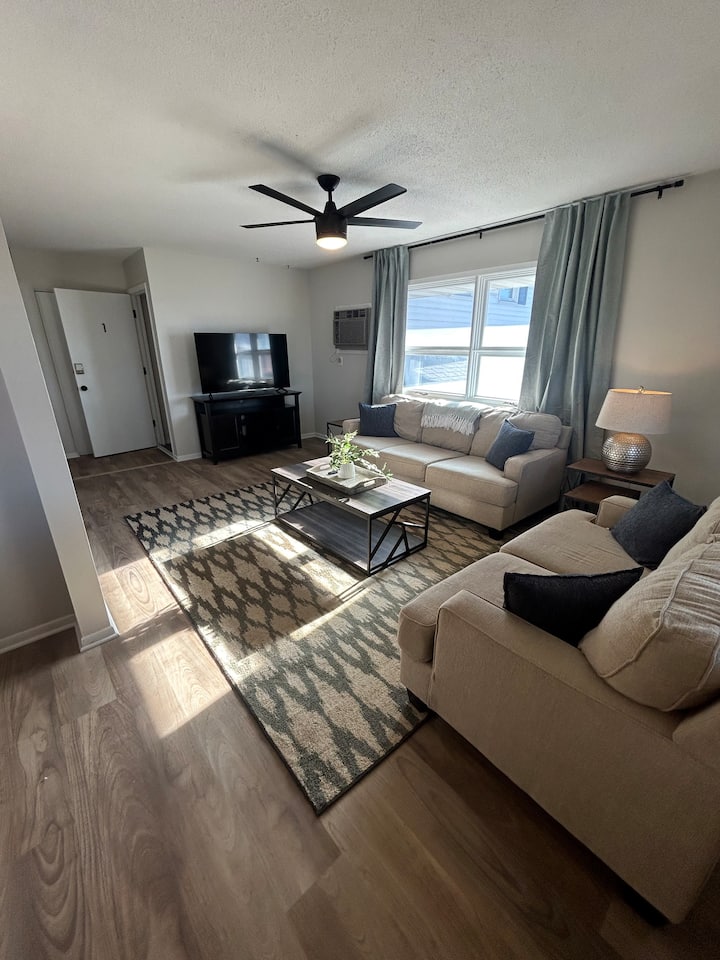 Spacious, Newly Remodeled 2 Bed/2 Ba Unit! - Minnesota