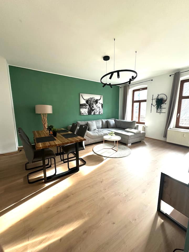 Helles Zentrales Apartment + Balkon + Stellplatz - Chemnitz
