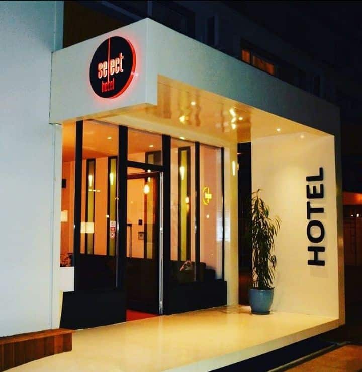 Bar
Restaurant
Hotel
Rooms - Tirana