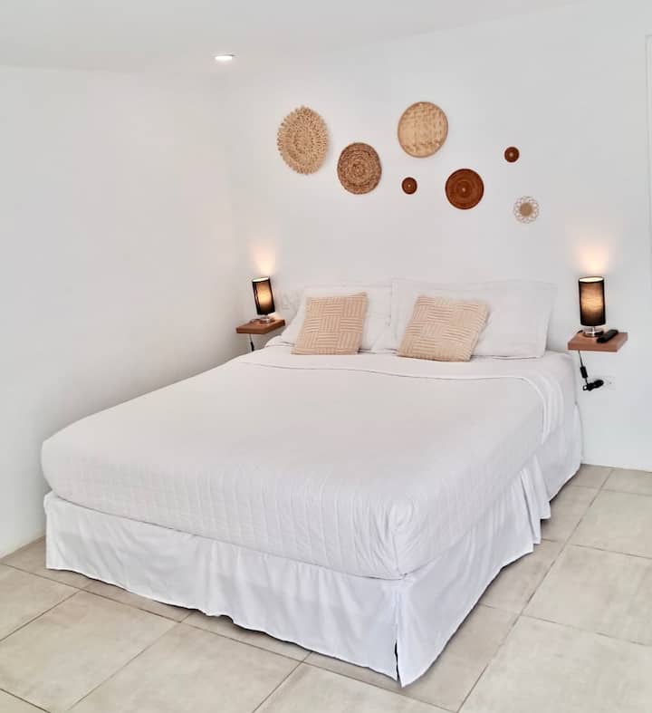 Prime Location ! 3 Min To Palm Beach/marriott - - Aruba