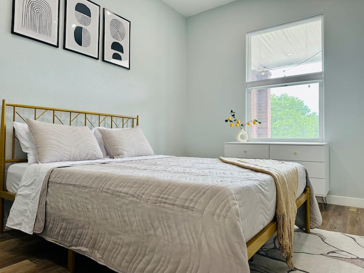 Central, Spacious Room In Rino - Denver, CO