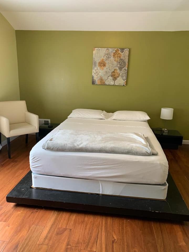 Large Master Room With Easy Access To Siuh & Rmcu - Staten Island, NY