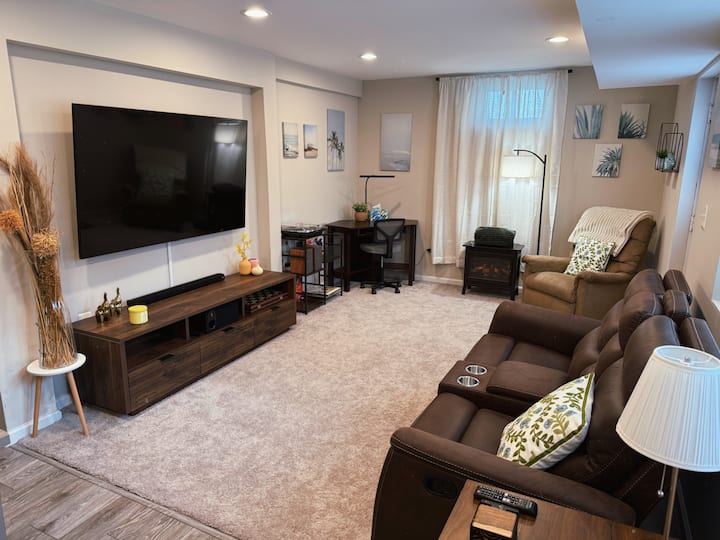 Renovated Private Basement Near Metro - Rockville, MD