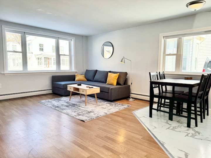 Walkable Modern 2br In Downtown - Left Unit - Bennington, VT