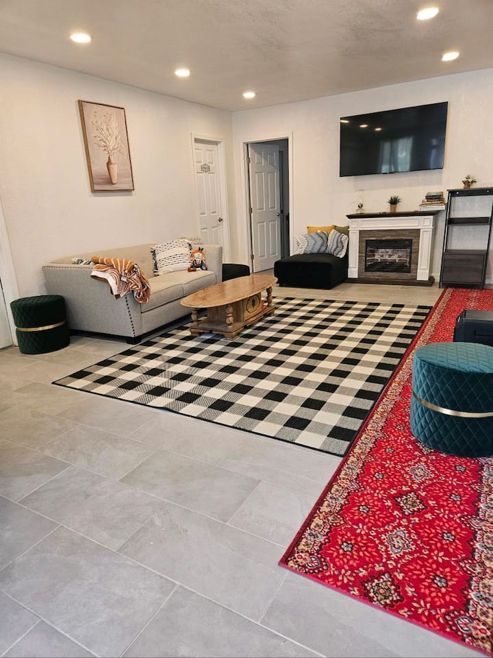 Cute Little House 3br/1ba Front Unit - Mount Shasta, CA