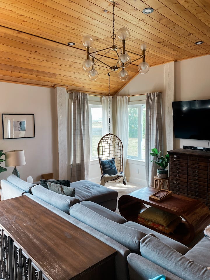 Country Family Loft - Cardston
