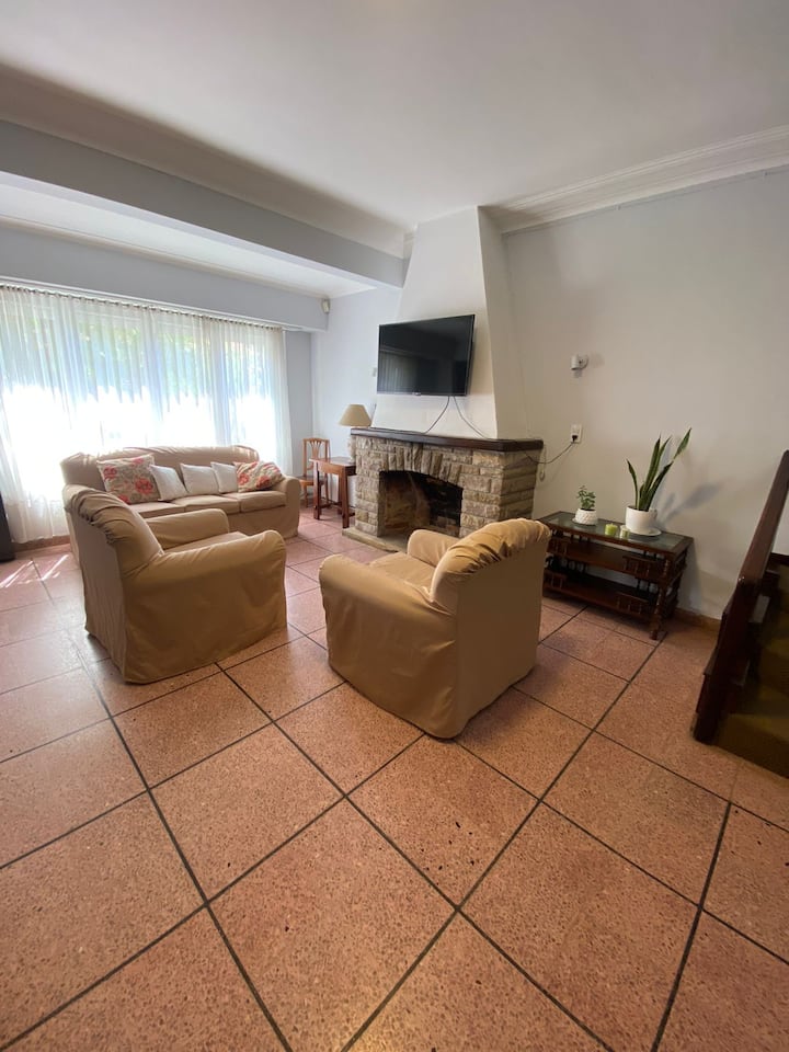 Casa Amplia Y Comoda En Miramar - Miramar