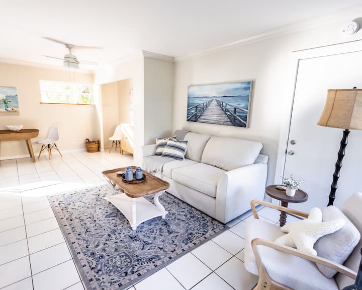 Oceanside Studio 2 Steps To Private Beach Access - Delray Beach, FL