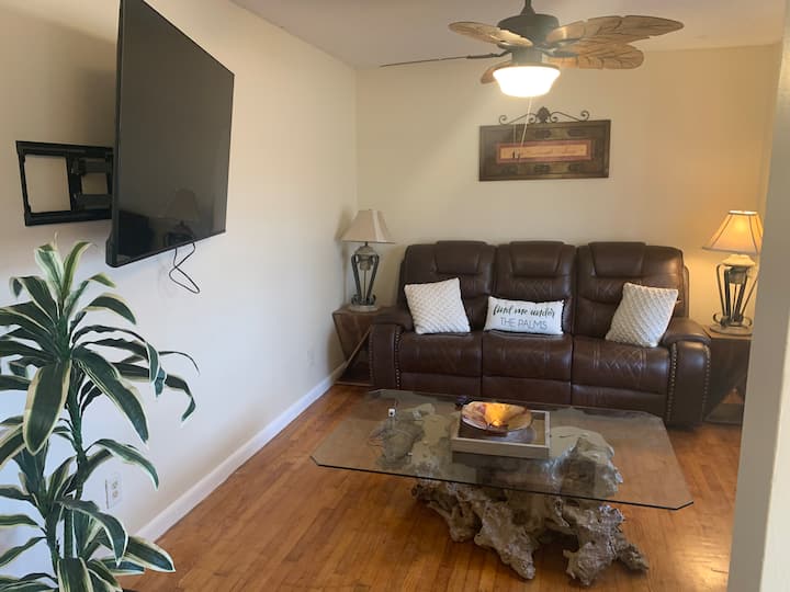 King Bed, Massage Chair, Pet Friendly. - Goose Creek, SC