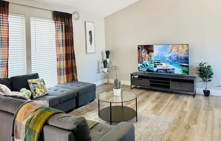 Beautiful 4 Br 5 Beds•5 Min To Strip•pool Table - Las Vegas Strip, NV