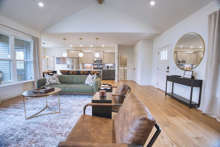 Luxe Escape In Bella Vista | King Bed + Trails - Bella Vista, AR