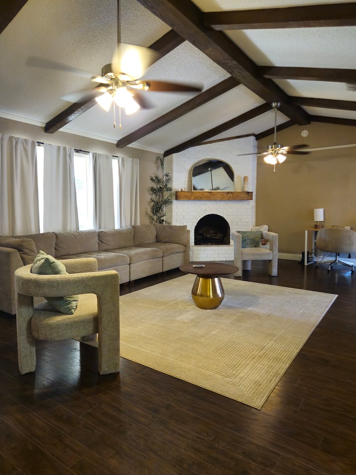 Fast Freeway Access | Fenced Yard | 2k Sqft | King - Lubbock, TX