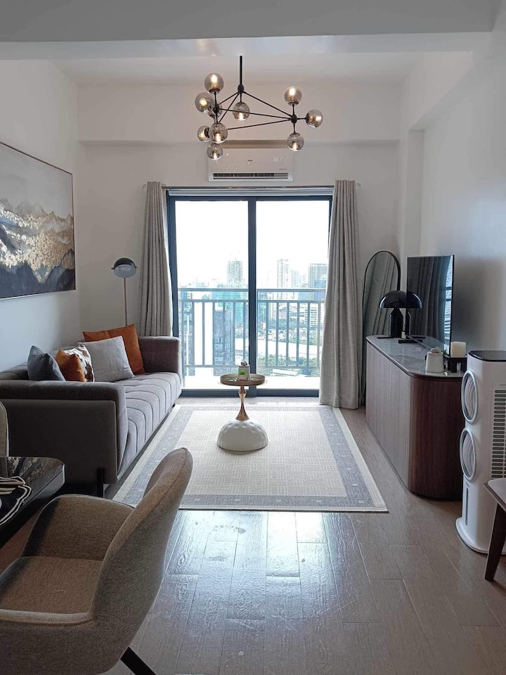 2 Br Skyline Suite In The Heart Of Cebu - Cebu
