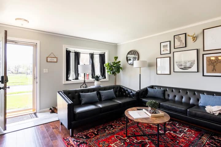 Hidden Gem | Insurance/ Temporary Housing - Roseville, MI