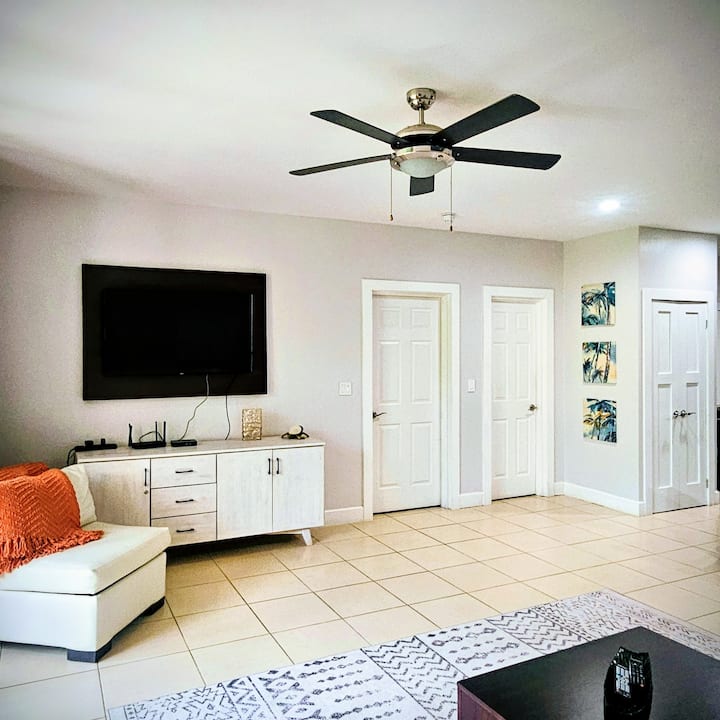 Luxe Coastal Retreat-king Bed, Balcony Views - Playa Hermosa