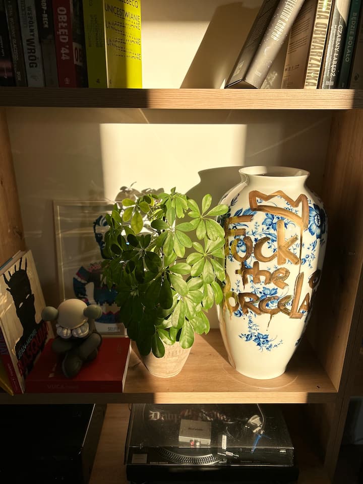 Art, Books & Plants - A Hidden Gem - Varsó