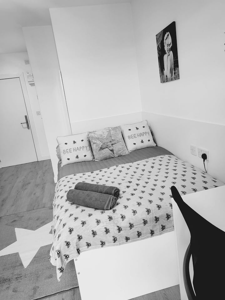 Studio Apartment With Ensuite - Coventry