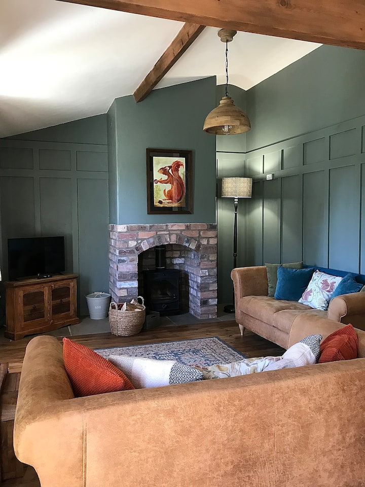 The Nut House - Squirrel Lane Lodges - Shropshire