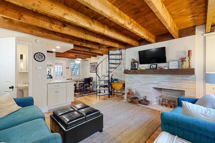Walk To Village 2br Waterview | Deck | Golf - Quechee, VT