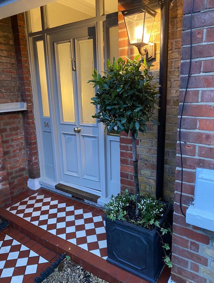 4 Bed Stylish Edwardian Home Near Wimbledon Tennis - Epsom