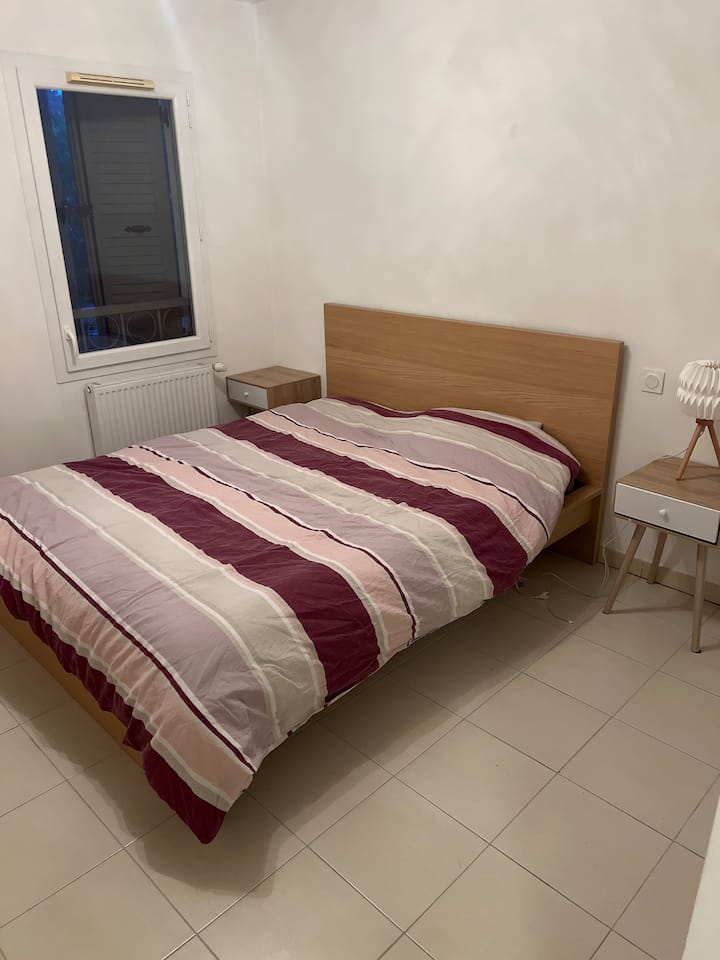 Une Chambre Dans Une Résidence Paisible E - Fréjus