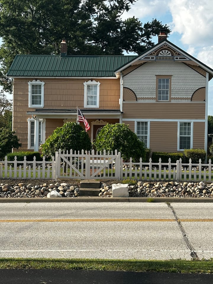 Promise Valley Ranch Farmhouse - Hudson, OH