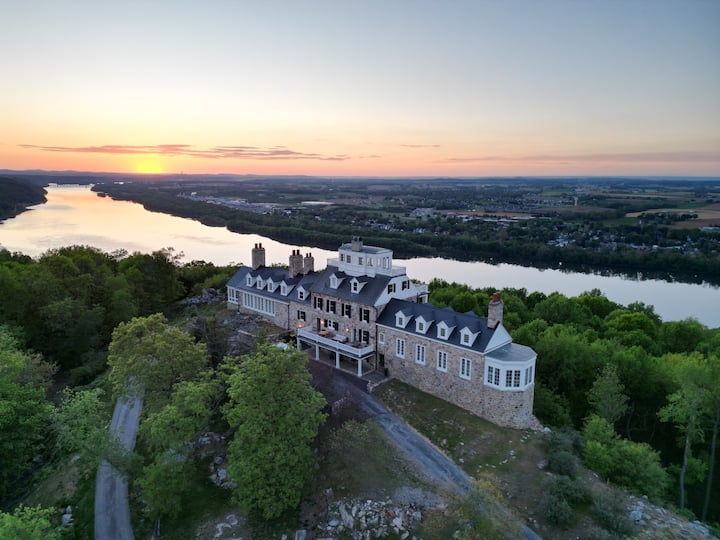 Roundtop Mansion/ Wellness Retreat W/indoor Pool - Wrightsville, PA