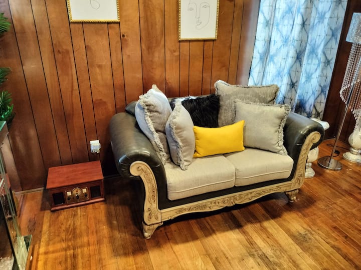 Alice Cozy Cottage - Warren, MI