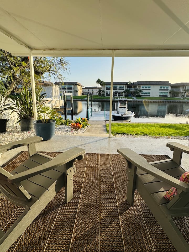 Golden Pelican: Waterfront Bliss In Sunny Florida - New Port Richey, FL