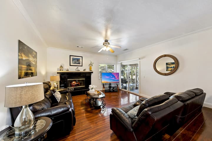 5 Bedrooms Sleeping 10 With Hot Tub - Great Location,  917t~ - South Lake Tahoe, CA