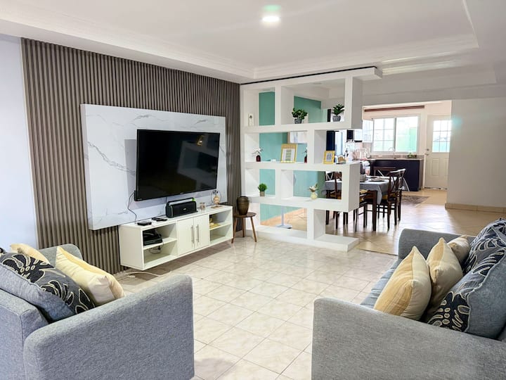 Amplia Casa Familiar Aeropuerto - Panama