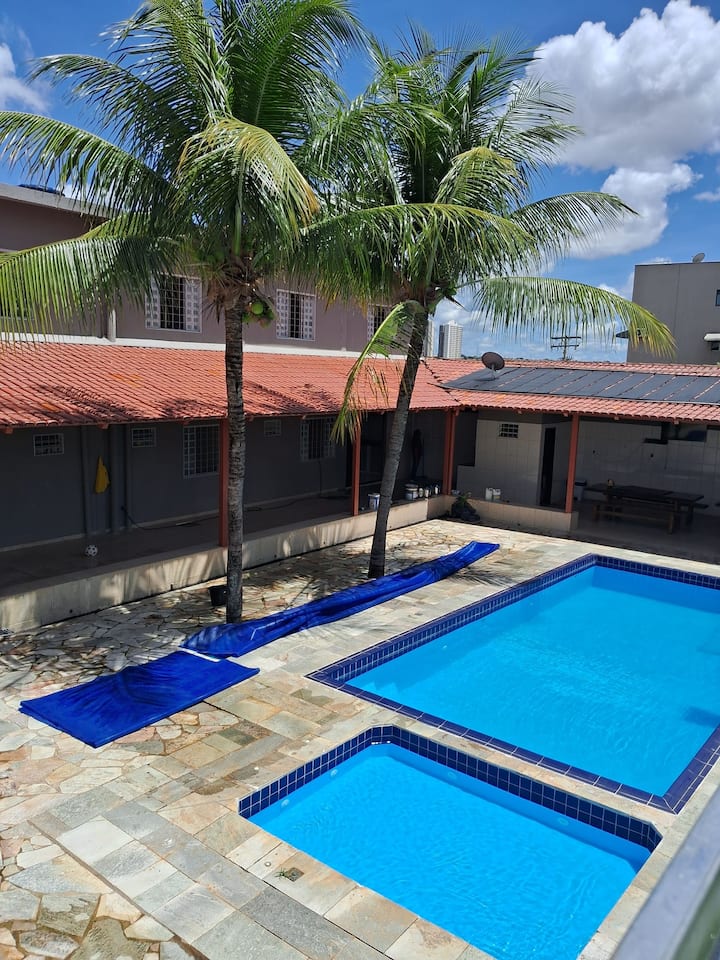 Casa Com Piscina, Dormitórios E Quadra De Areia - Goiânia