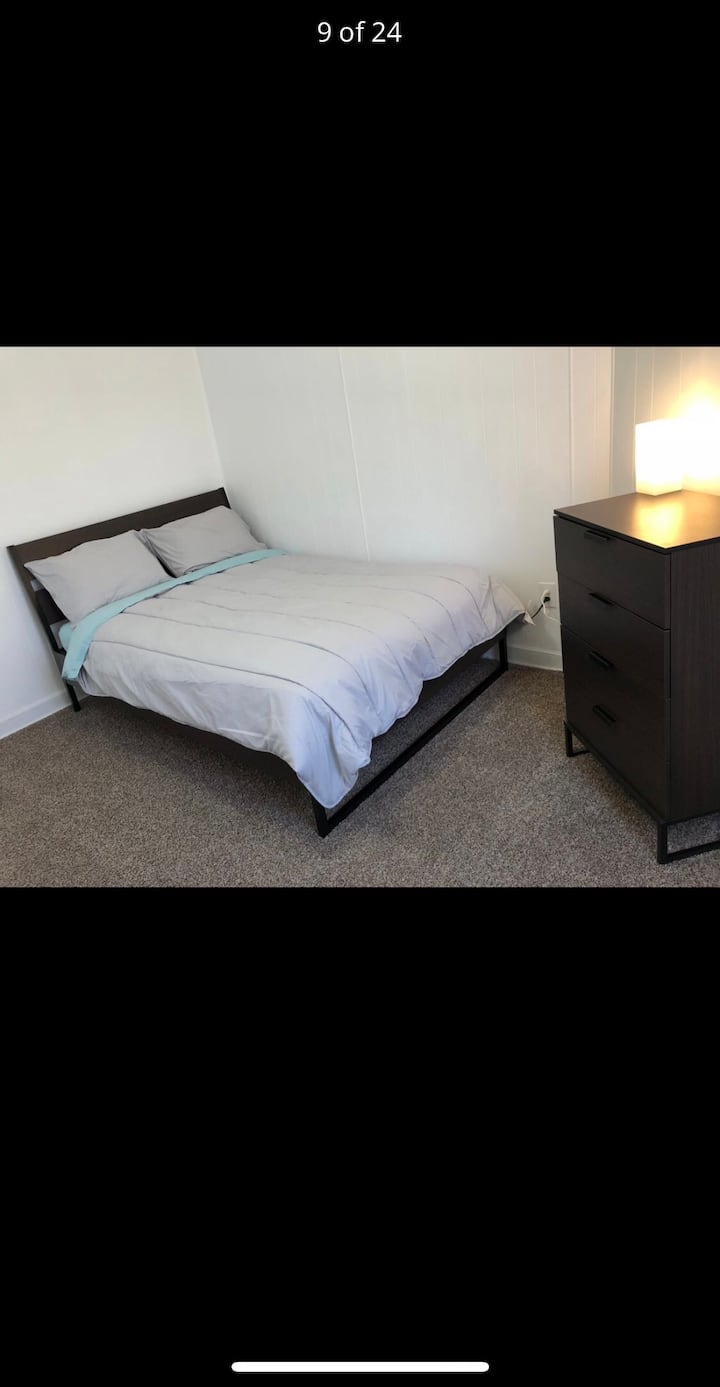 Petite Private Bedroom 2nd Floor - Pittsburgh, PA