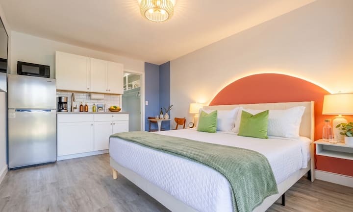 2 Guests! Near Beach, Bars & Restaurants - Fort Lauderdale