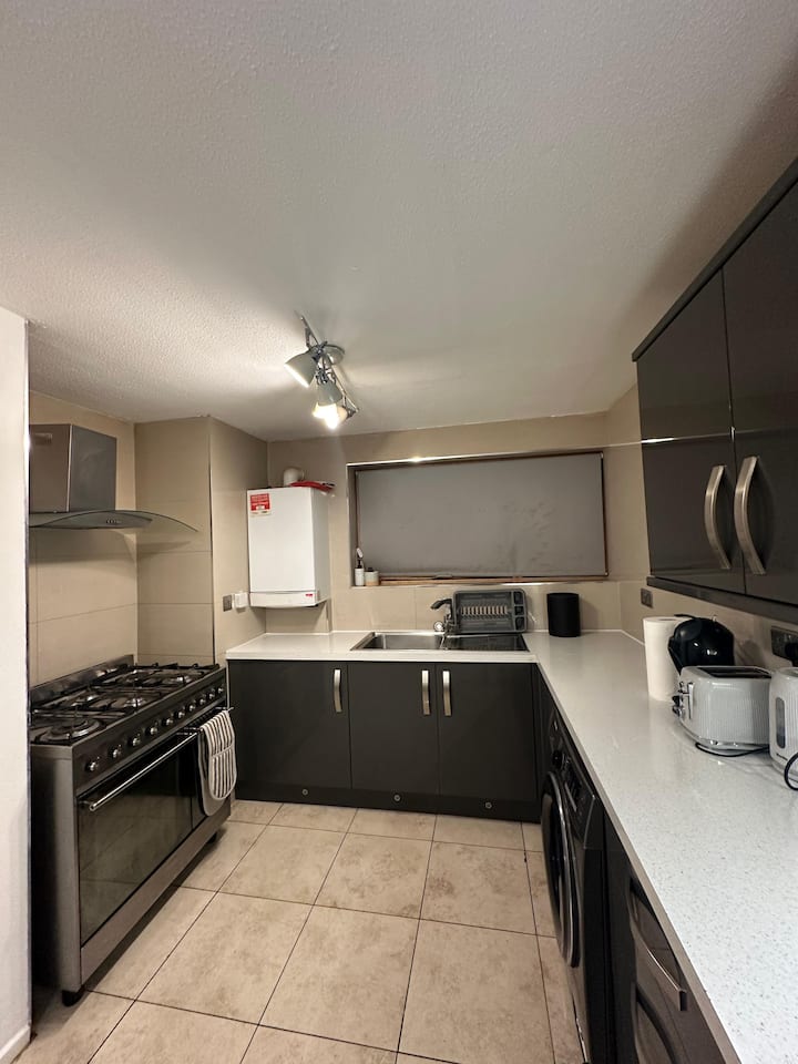 Big 2 Bedrooms Apart Near Central London Tube - London