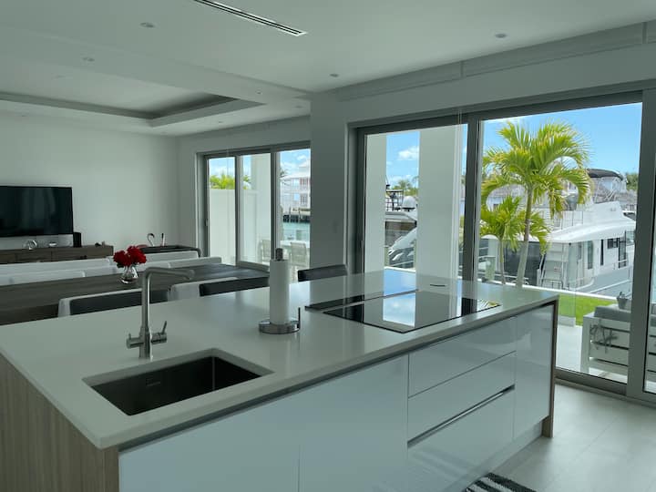 Luxury Beach & Marina View Condo - Bahamas
