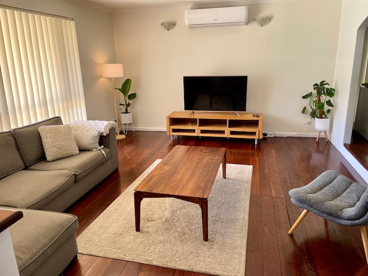 Coastal Family Retreat | Walk To Beach | Sleeps 8 - Busselton